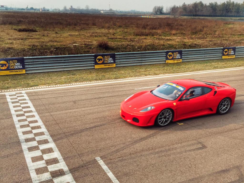 Ferrari Race at Autodromo di Modena – prinlume.com